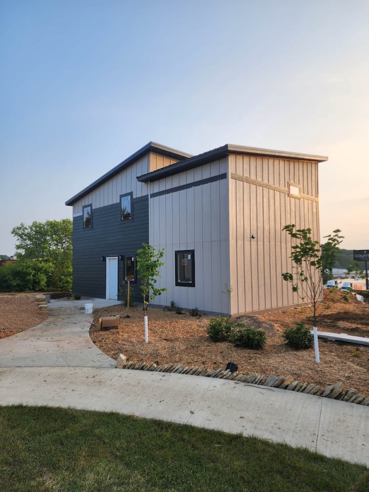 Bluffside Gardens Oak Series 10 Person Cabin # 6 - Decorah, IA
