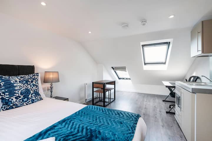 Spacious Studio In Fulham! Sleeps 4! - Fulham
