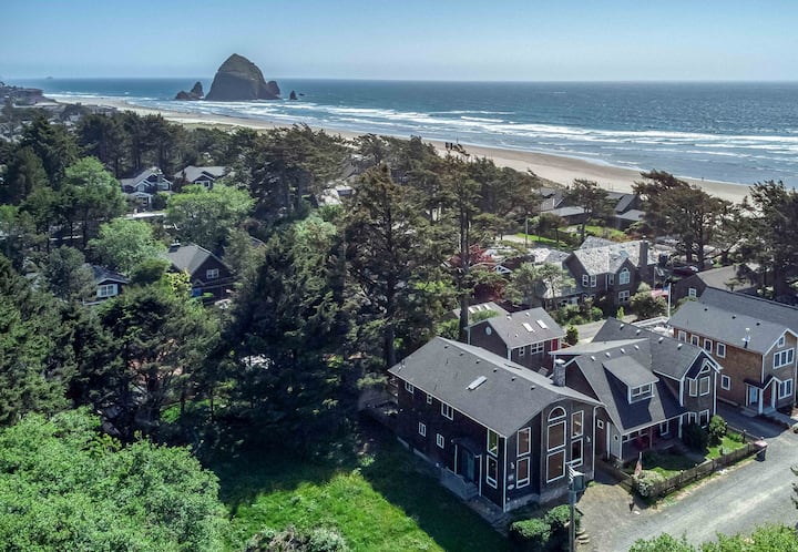Three-bed-two And A Half-bath-embassy - Cannon Beach, OR