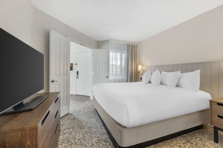Always A Great Idea To Unwind! Kitchen, Parking - Reston, VA