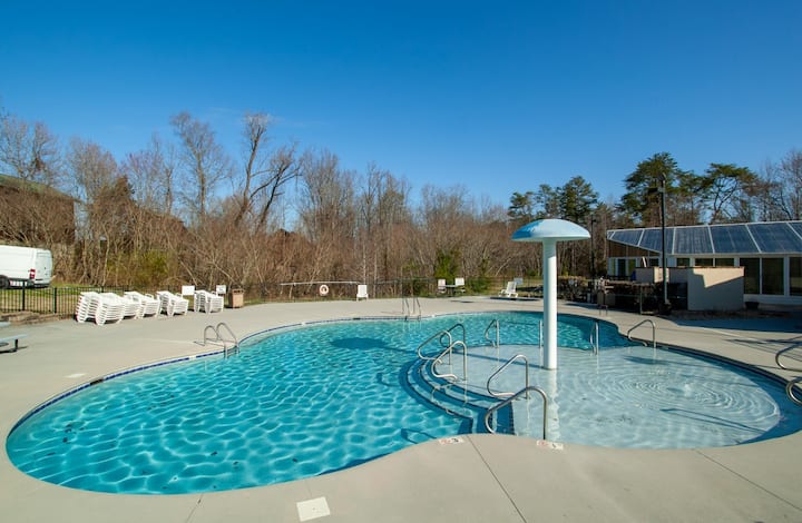 Smoky Escape Condo - Pigeon Forge, TN