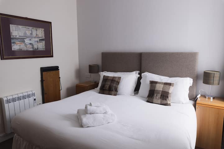 Double Or Twin-ensuite With Shower - Lerwick