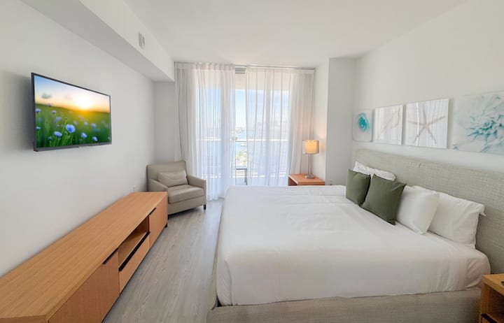 Excellent One Bedroom Apartment Great View - Hollywood, FL