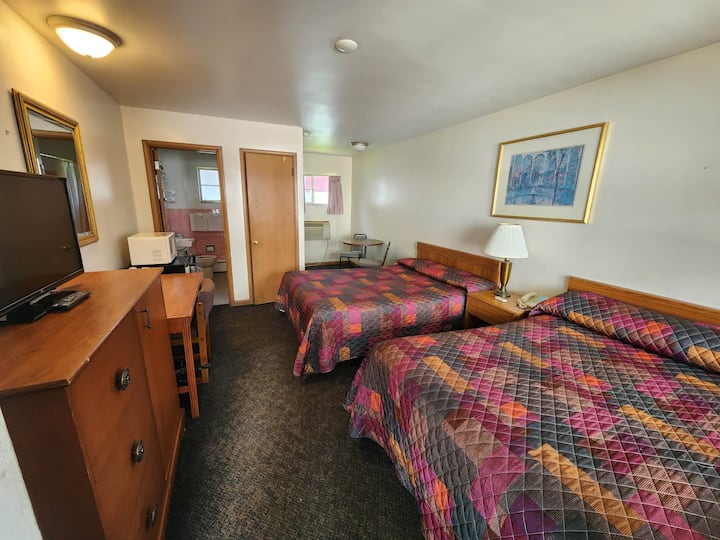 2 Double Beds #16 - Hotels for Rent in Erie, Pennsylvania, United ...