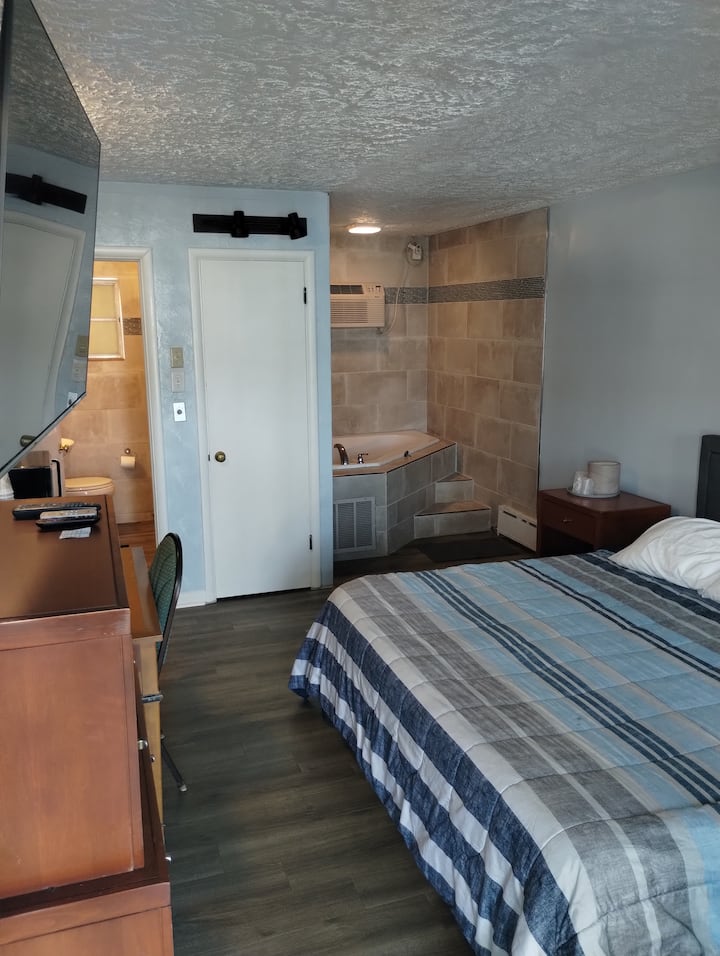 Jacuzzi Tub #12 - Erie, PA