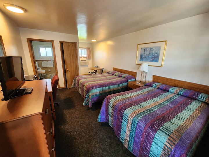 2 Double Beds #18 - Erie, PA