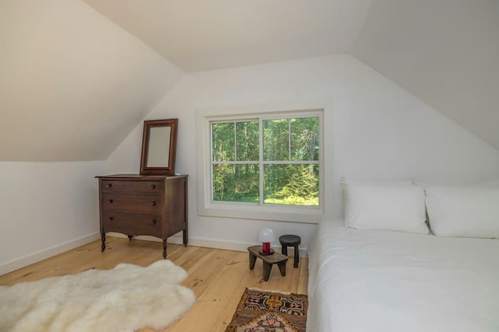 Renovated Woodland 2br With Lovely Deck & Firepit - Swan Lake State Park, Swanville