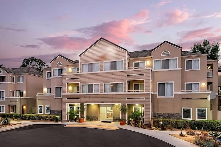 Pet-friendly Suite W/ Pool View & Private Kitchen! - San Diego, CA