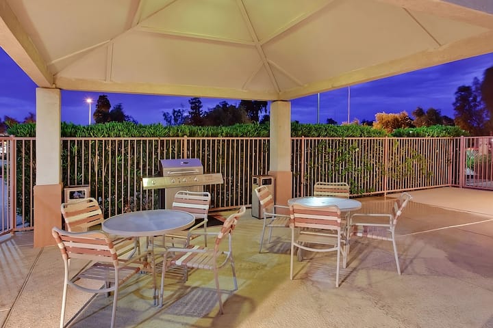Discover Tempe! 3 Modern Units, Kitchen, Pool! - Tempe, AZ