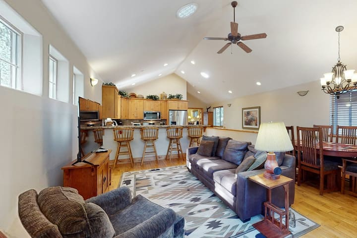 3br Home Near The Beach W/mtn Views - North Lake Tahoe, CA