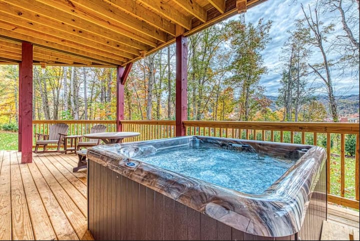 Luxury Cabin Sleeps 64, Pool Access, Hot Tub - 加特林堡
