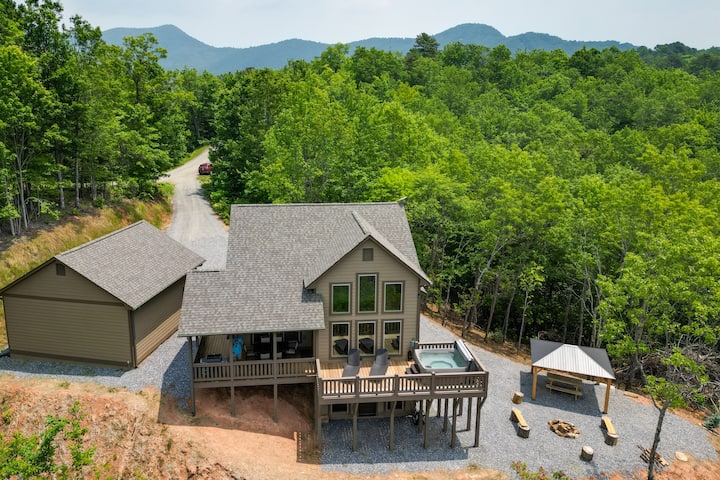 Hot Tub & Fire Pit: Blue Ridge Mtn Cabin! - North Carolina