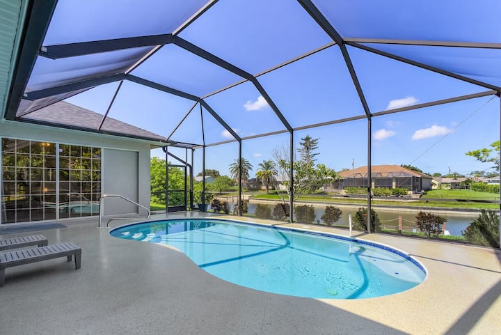 Blue Oasis - Saltwater Pool, Dock, Dog-friendly - Cape Coral, FL