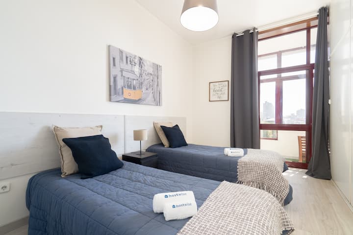 Hostwise - 2 Comfy Flats W/ Netflix | Ace Location - Porto