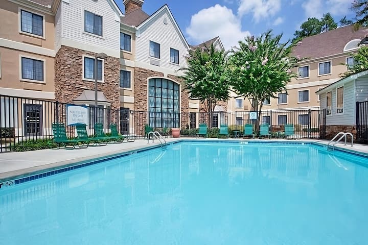 A Place You'll Surely Enjoy! Pets Are Welcome! - Alpharetta, GA