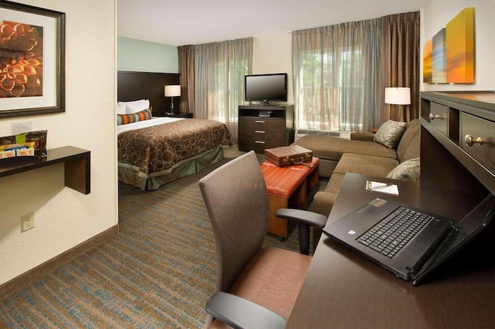 A Place You'll Surely Enjoy! Pets Are Welcome! - Alpharetta, GA