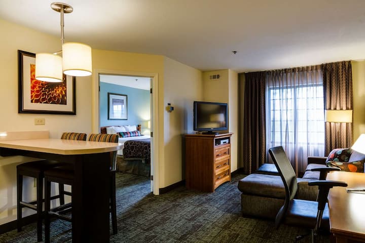 Pet-friendly 2br Suite With Free Breakfast! - Alpharetta, GA