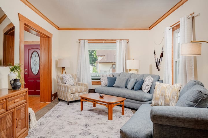 East Hall Park Escape - 3 Bedroom Family Home - Oshkosh, WI
