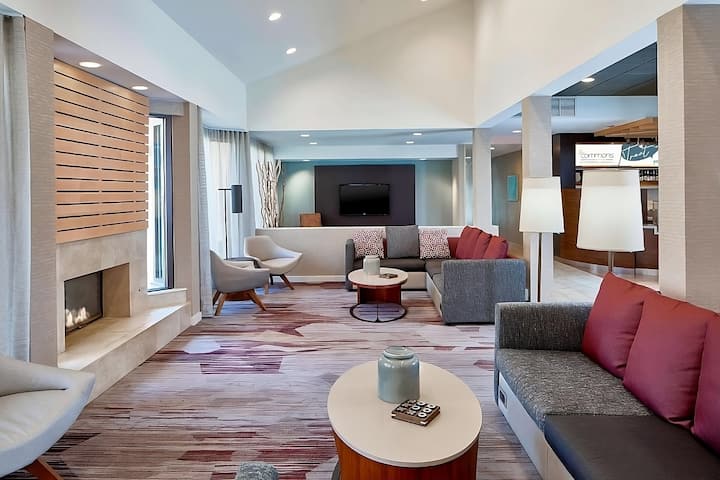 Contemporary And Pet-friendly Hotel, Free Shuttle! - Raleigh, NC