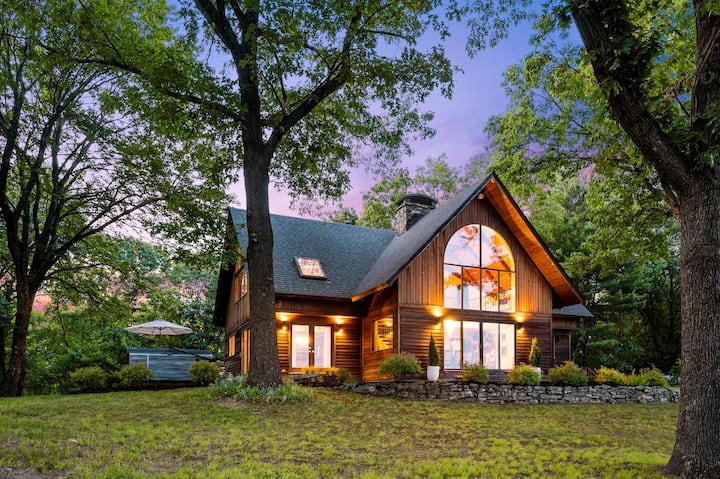 Private Estate W/epic Views + Hot Tub + Lake - Kingston, NY