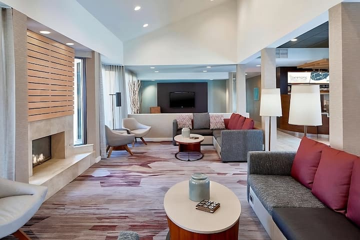 Two Relaxing Units, Free Shuttle, Pet-friendly! - Raleigh, NC