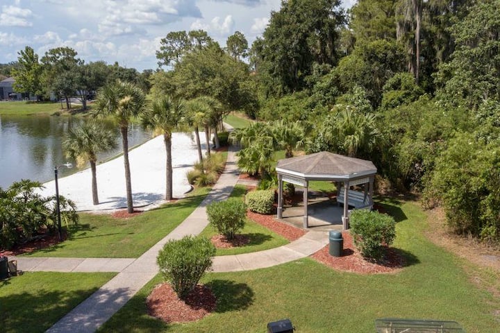 Charming 3br Home With Lake View In Kissimmee - Kissimmee, FL