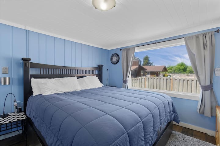 Romantic, Walk To Town & Beach (Arch) - Long Beach
