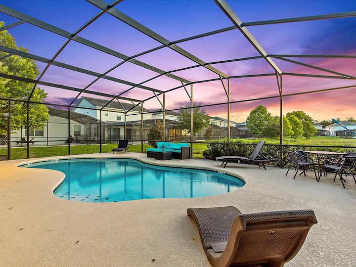 Resort W/ Heated Pool + 9mi To Disney +Lake Front - Kissimmee, FL