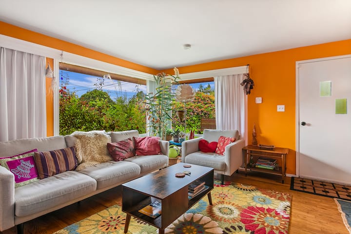 Boho Bliss Bungalow - Edmonds, WA