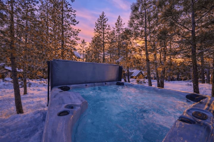 The Bear's Den: Hot Tub, Game Loft, Near Heavenly - Lake Tahoe