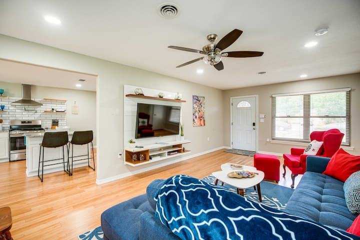 Spacious Yard: Pet-friendly Home In San Antonio! - Alamo Heights, TX