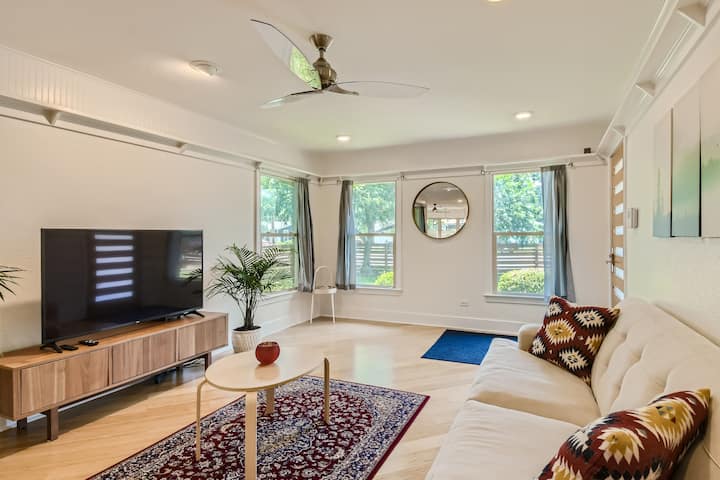 Mid Century Cozy & Quiet Home-walk To The Square! - Georgetown, TX