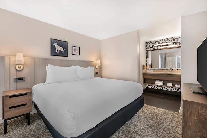 2 Pet-friendly 2br Suites Near Disney's Boardwalk! - Orlando, FL