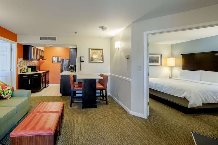 Two Pet-friendly 2br Suites With Kitchens, Pool! - Orlando
