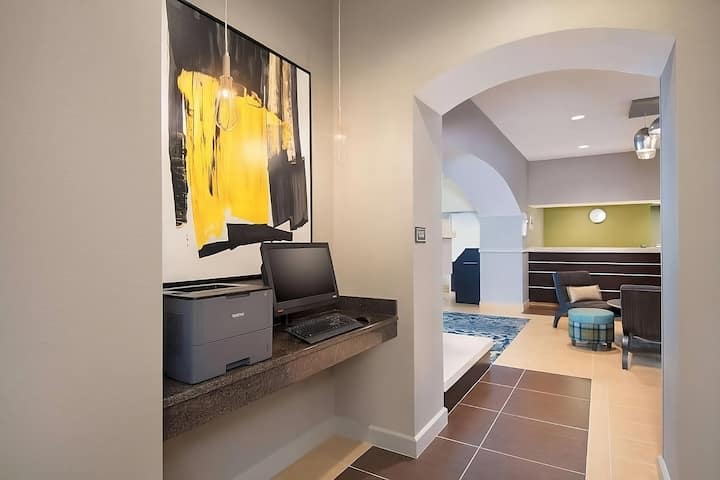 Pet-friendly 2br Suite With Free Breakfast, Pool! - Kennesaw, GA
