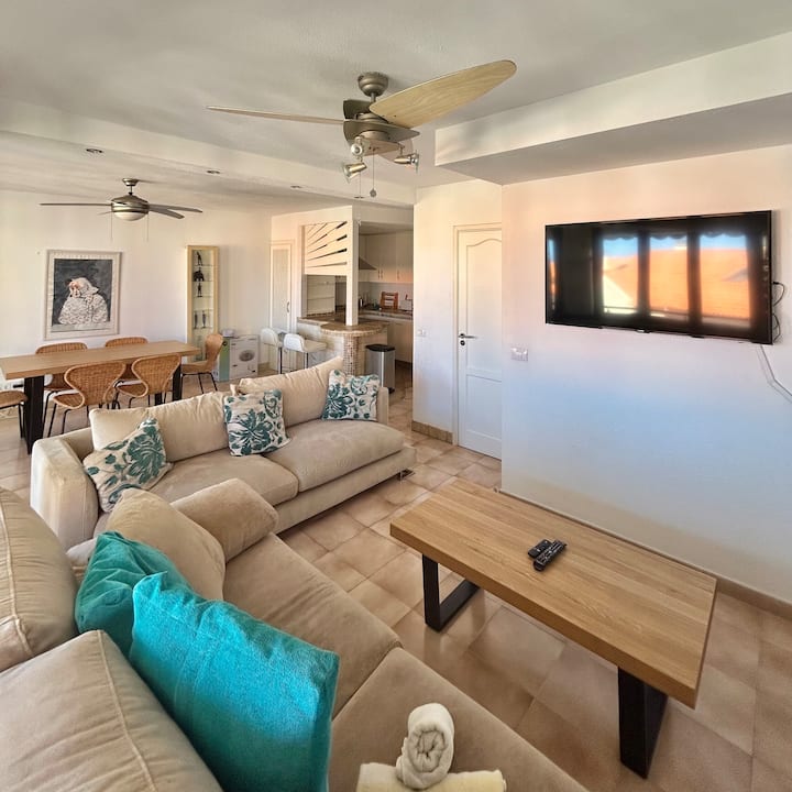 Very Spacious 2 Bed Apt In Castle Harbour (C203) - Playa de las Américas