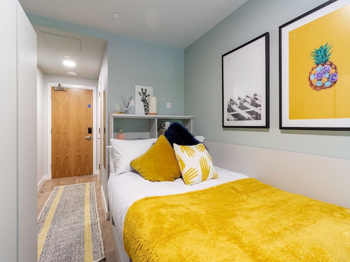 Student Only Cosy Ensuite Room In Leeds - Leeds