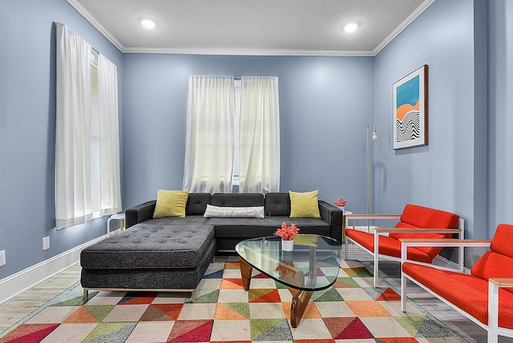 Modern Midtown 1b Retreat | King Bed, Smart Tvs, - Omaha, NE