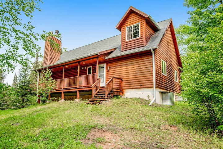 5br Retreat With Wet Bar, Foosball Table, & Grill - Presque Isle, WI