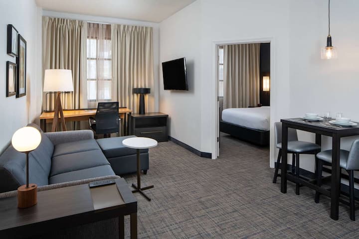 Two Relaxing Suites, Pet-friendly, Free Breakfast! - New Orleans, LA