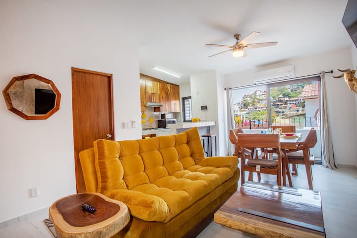 Old Town Charm: Spacious 2-bedroom Retreat - Puerto Vallarta