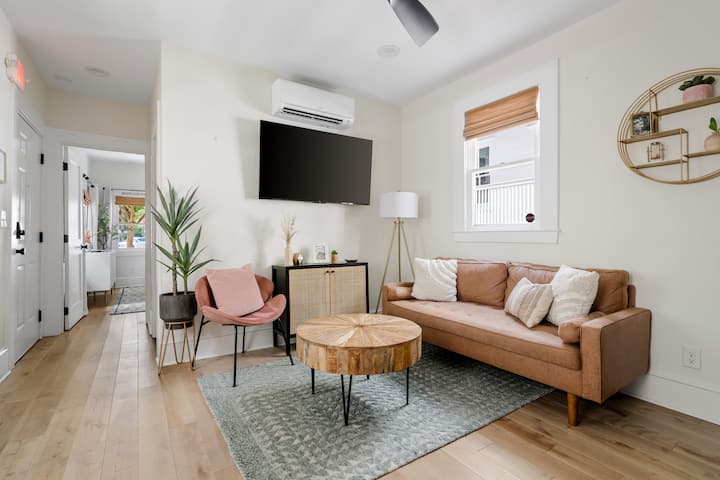Beautiful Ground Floor Condo Just 1 Block To King - Charleston, SC