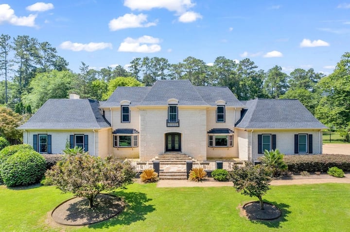 The Wexford French Chateau W/ Pool - Athens, GA