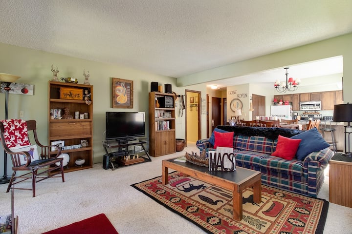 Fourth Sisters Hideaway Condo 2 Bdrm 2 Bath - Sisters, OR