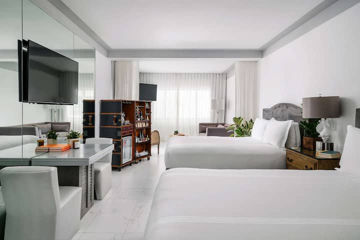 Sunny Shores! 2 Relaxing Units, Outdoor Pool! - South Beach