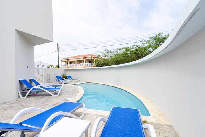 Aruba Escape! 2br Condo W Shared Pool Near Beaches - Aruba
