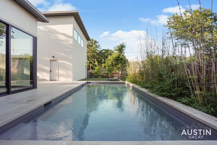 Walk To Soco + Lounge Poolside At Luxe King Suite - Austin, TX