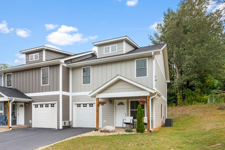 Cypress & Willow Buyout By Avantstay | Sleeps 16 - Asheville, NC