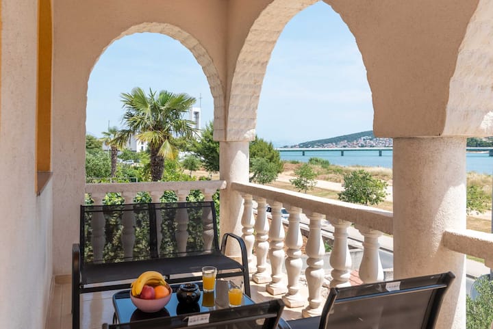 A3 Seafront Apt. With Balcony, 1 Min Walk To Beach - Trogir