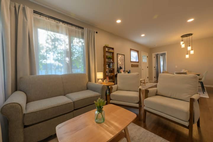 The Mid-town Cottage - Lake Red Rock, IA